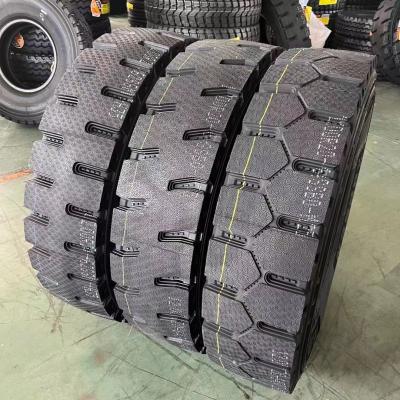 Cina 12R22.5 Vacuum Van Truck Trailer Tires Drive Wheel Tread Deepening Anti-Zap Tire in vendita
