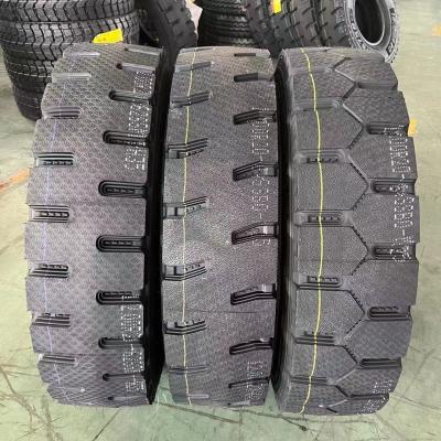 Cina 12R22.5 Vacuum Van Truck Trailer Tires Drive Wheel Tread Deepening Anti-Zap Tire in vendita