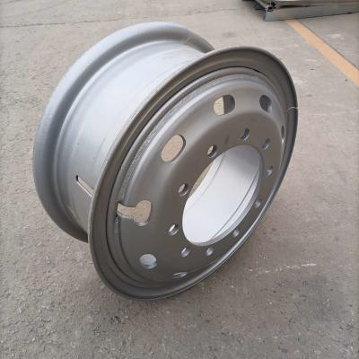 Cina 24.5 22.5 Steel Truck Rims 8.5-24 Trailer Wheel Rim 15x5 J 5-4.5 1200-24 Tires in vendita