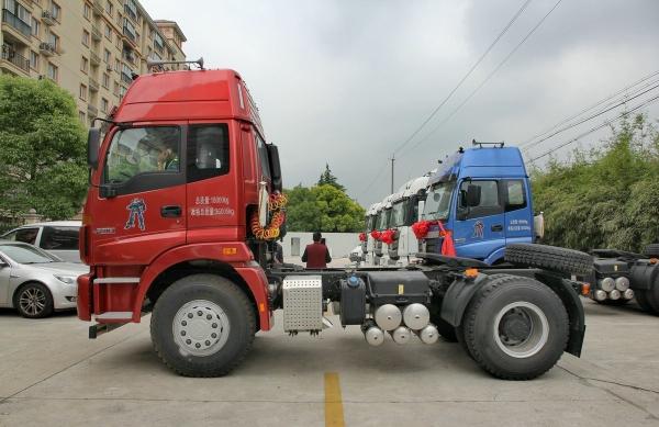 Quality Foton Ouman ETX 5 Series Heavy Duty Tractor Trailer 310HP 4X2 Tractor Unit for sale
