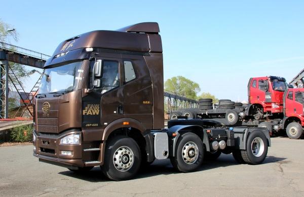 Quality Faw J6p Dump Truck 420 HP Tractor 6X2 for sale
