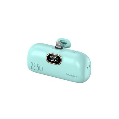 Cina Power Bank esterno ad alta capacità 5000mAh con display a LED e cavo di ricarica rapida in vendita