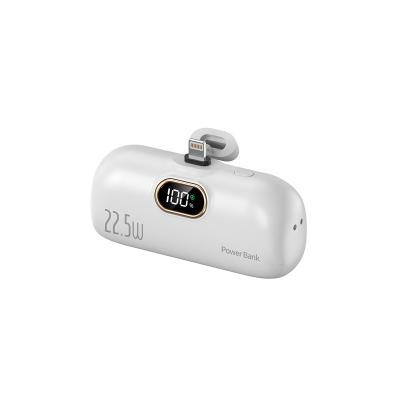 Cina Power Bank esterno ad alta capacità 5000mAh con display a LED e cavo di ricarica rapida in vendita