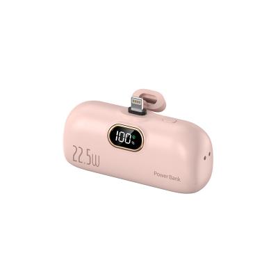 Cina Power Bank esterno ad alta capacità 5000mAh con display a LED e cavo di ricarica rapida in vendita