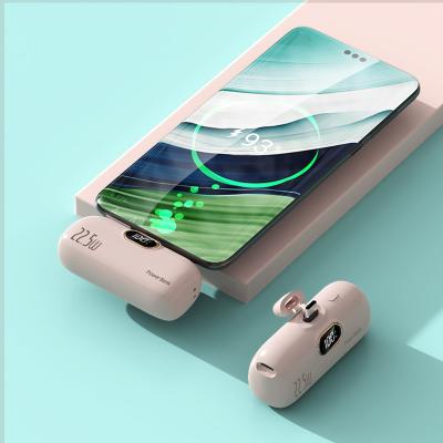 Cina Power Bank esterno ad alta capacità 5000mAh con display a LED e cavo di ricarica rapida in vendita