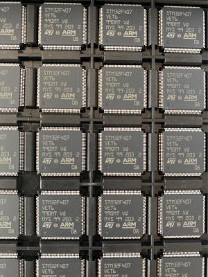 中国 STM32F407VET6 LQFP100 SMDIntegratedはMCUのコントローラーのミクロ制御を巡回する 販売のため