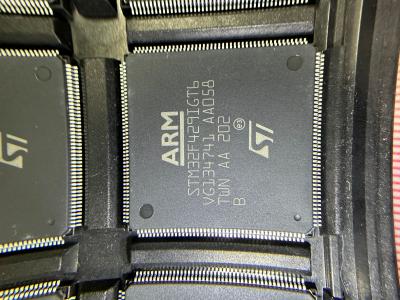 中国 STM32F429IGT6 LQFP176 SMDIntegratedはMCUのコントローラーのミクロ制御を巡回する 販売のため