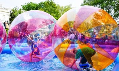 Cina Palla di camminata della grande di acqua acqua gonfiabile rosa dello stagno per gli adulti/sfera di controllo dell'acqua in vendita