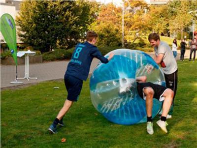 Cina Calcio gonfiabile rosso commerciale della bolla/palla della bolla per approvazione del CE di calcio in vendita