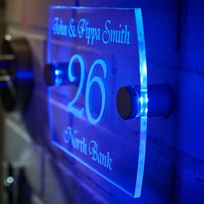 Cina Segni a LED acrilici personalizzati Luci illuminate Lettere di logo Segni cartelloni in vendita