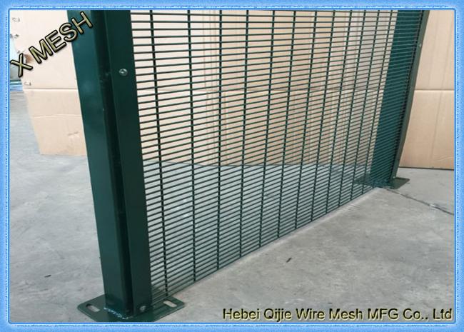 installation of mesh panels to posts