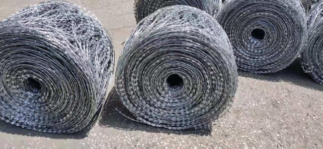 flat wrapped razor wire