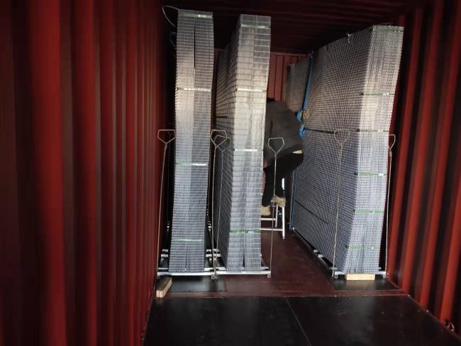 welded mesh sheet loading