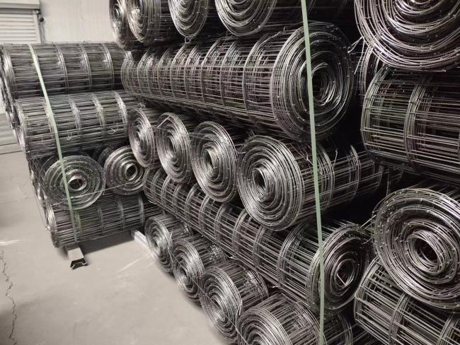 Black welded wire mesh rolls
