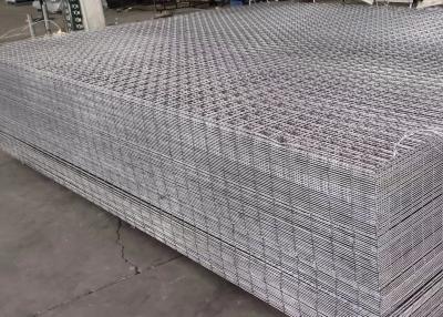 China Hot Dipped Galvanized 4x4 16 Gauge Welded Wire Mesh For Animal Pet Cages for sale