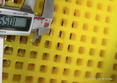 China Optimale Leistung 30 mm Dicke Quadrat Polyurethan-Bildschirmnetz in Plain Weave zu verkaufen