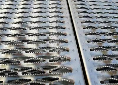 China Heavy Duty Diamond Holes Grip Strut Plank Catwalk Grating for sale