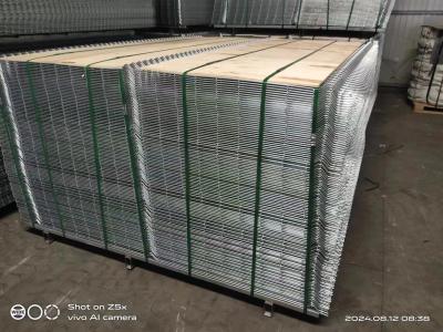 China 8X6FT 3D Hot Dipped Galvanized Anti-Climb Mesh Fence for sale
