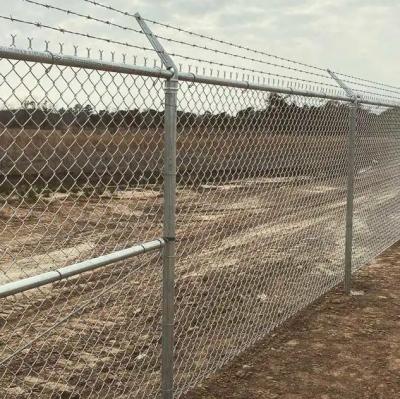 China PVC Coated Woven Wire Mesh Fencing Construction Decoration Chain Link Fence for sale