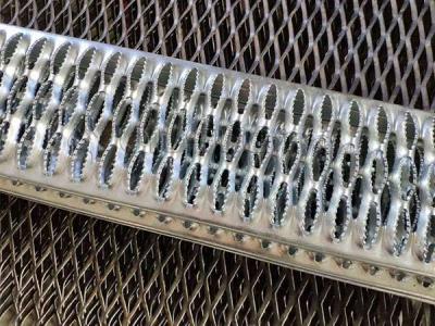 China Grip Strut Grating Safety Stair Treads-Nonslip Grating Treads for sale