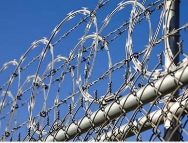 China 8 Ft X 50 Ft Chain Link Fabric Fencing With Razor Barbed Wire For High Level Security for sale