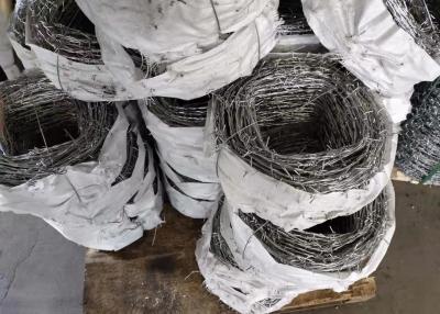 중국 Pvc 입히는 뜨거운 담궈진 직류 전기를 통한 형무소 가시철사 2.5mm 직경 판매용