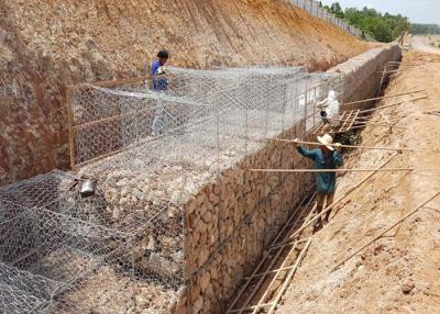 Cina Il PVC tessuto esagonale di torsione tripla ha ricoperto la rete metallica in vendita