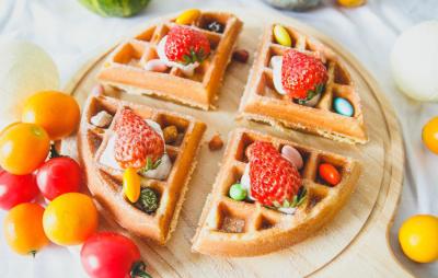 Cina Macchina da waffle belga a doppio piatto a termostato regolabile per la cottura del pane da waffle cake in vendita