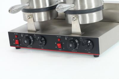 Cina Produttore di waffle elettrico non appiccicoso a 2 piastre con maniglia anti-bruciore e 220V in vendita
