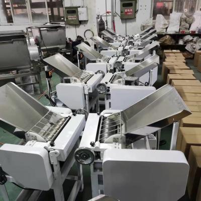 Cina Tagliatella regolabile elettrica che fa lunghezza 25cm del rullo della macchina in vendita