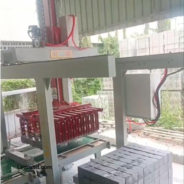 Quality 300 To 3000Kg Capacity Robotic Automatic Palletizing System Gantry Palletizer System for sale