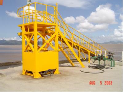 China Gangway Column E1 consists of main ladder, deck ladder and frame. It is applicable to 3000 DWT to 30000 DWT Jetty. à venda