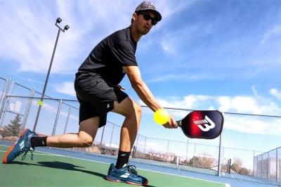 Cina PP Honeycomb UV Stampa Fibra di Carbonio Paddle Pickleball Logo personalizzato in vendita