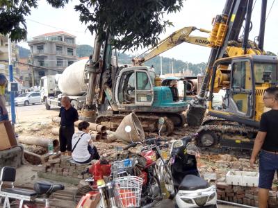 中国 掘削用32MPaの水力システムと100kNの最大引力を持つ重量5万kgの積み立てリグマシン 販売のため