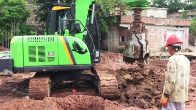 Cina Argano principale d'accatastamento rotatorio idraulico 40kN.m 1200mm di profondità massima del diametro 12m di KR40 Rig With Power Head Torque tirare forza 4.5t in vendita