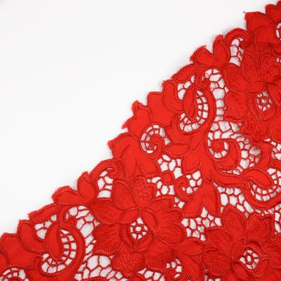 Cina L'immaginazione di 135CM ha ricamato il tessuto rosso vuoto del pizzo della guipure del ricamo dei fiori della disposizione 3d del pizzo del tessuto in vendita