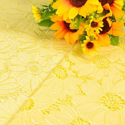 China Van de de Polyesterguipure van de melkzijde het Kantversiering 135Cm het Borduurwerkkant van de Breedtepolyester het In orde maken Te koop