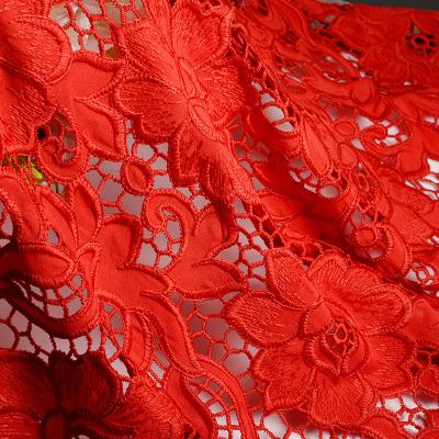 China 135CM 3d Rote Blumen Stickerei Gipur Spitze Stoff für Bekleidung zu verkaufen