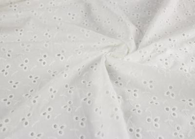 Cina Tessuto del pizzo del cotone dell'occhiello di progettazione della foglia per la camicia da notte assorbente e respirabile in vendita