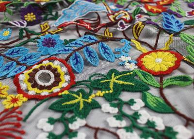 中国 田園様式の豊富な花および葉パターンが付いている多着色されたレースの生地 販売のため
