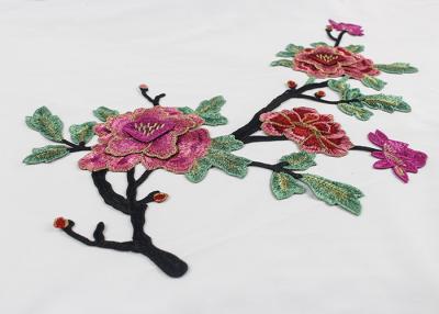 中国 水溶性のかぎ針編み3Dの衣服および服のための花によって刺繍されるアップリケ パッチ 販売のため