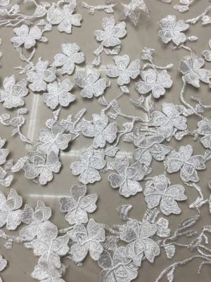 Cina Il tessuto francese del pizzo della rete di nozze della farfalla 3D, adatta a tessuto nuziale 125 del pizzo il cm largamente in vendita