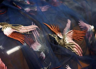 Cina Tessuto ricamato per i vestiti, tessuto nuziale del pizzo di Phoenix Tulle del pizzo dall'iarda in vendita
