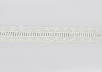 Cina disposizione floreale del pizzo dell'occhiello del cotone del ricamo di 2.5cm dall'iarda per l'artigianato in vendita