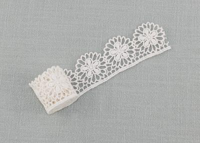 中国 綿のギピールレースのベニスのレースのトリムの水溶性のレースの花の刺繍されたレースのリボン 販売のため