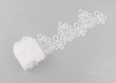 Cina il pizzo solubile in acqua del poliestere del pizzo di larghezza di 6cm per l'azo dell'abbigliamento libera in vendita