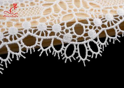 Cina Confine bianco del nastro del latte del filato del pizzo della disposizione del pettine del ricamo chimico solubile in acqua a 2 pollici del lato in vendita