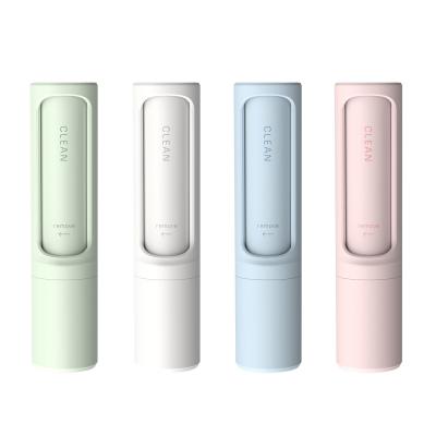 China Ergonomic Reusable Pet Hair Remover Dog Lint Roller Brush 4.3*4.3*18.3cm for sale