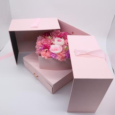 Cina Il cuore magico del cubo ha modellato il contenitore di fiore, rose conservate in scatola del cuore in vendita