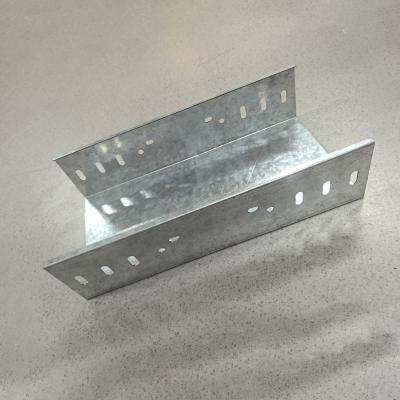 Cina Forte vassoio di cavi in acciaio galvanizzato per 30 mm-500 mm di altezza laterale resistente e facile da installare in vendita